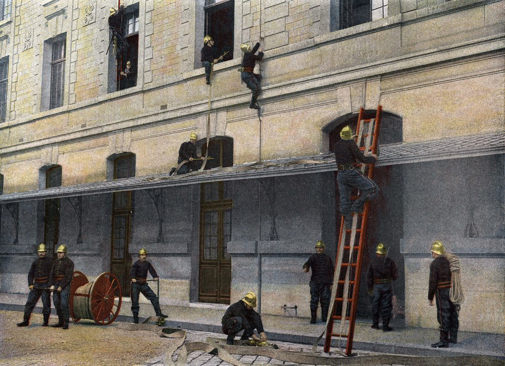 Sapeurs-pompiers de Paris. Les coulisses de l'échelle. Manœuvrer l ...