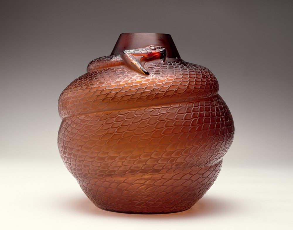 Serpent, vase en verre ambré par R. Lalique, 1924