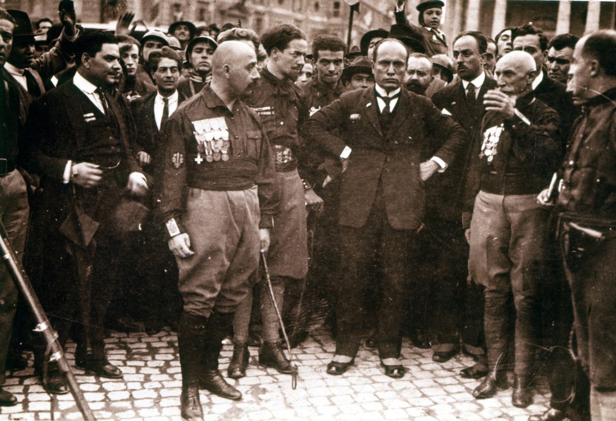 Marche sur Rome, Mussolini et chemises noires en 1922.