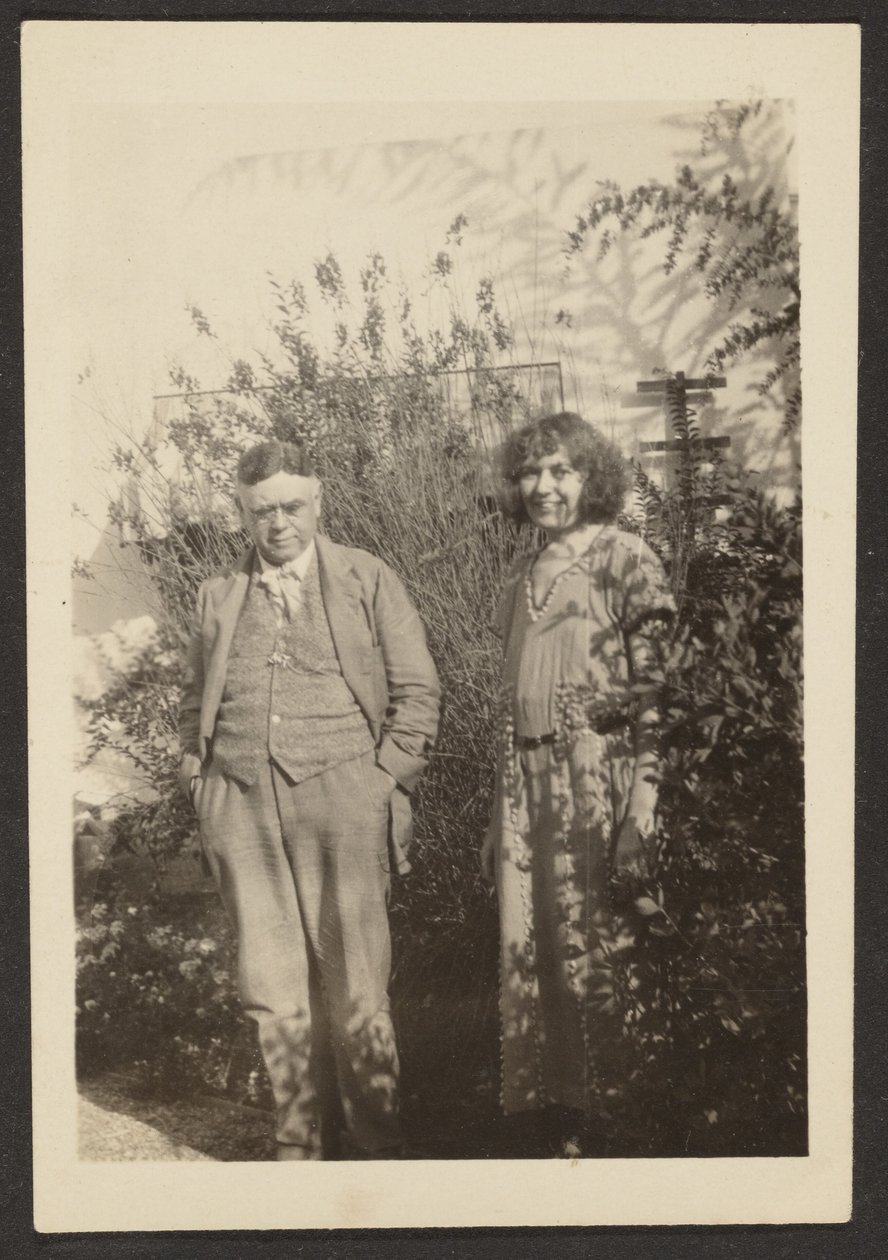 [Fleckenstein et Florence dans le jardin] | Estampe d'art