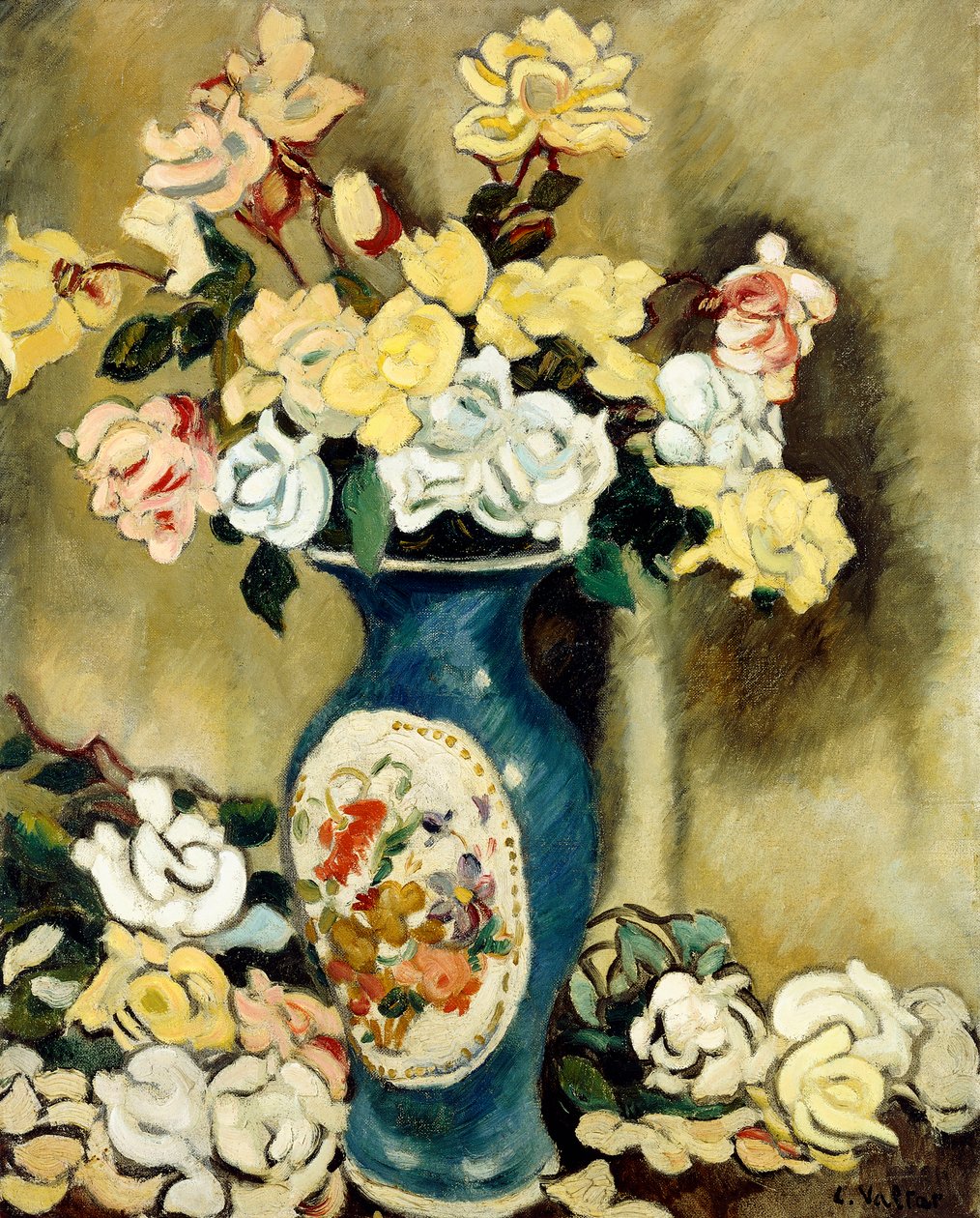 Bouquet de roses rouges dans un vase bleu, vers 1920