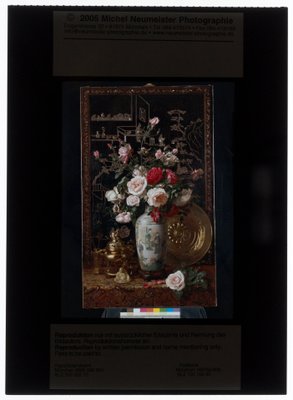 Bouquet de roses dans un vase chinois rouleau